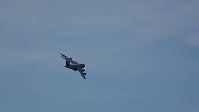 Реально огромный радиоуправляемый самолёт копия; авиамоделизм для взрослых.