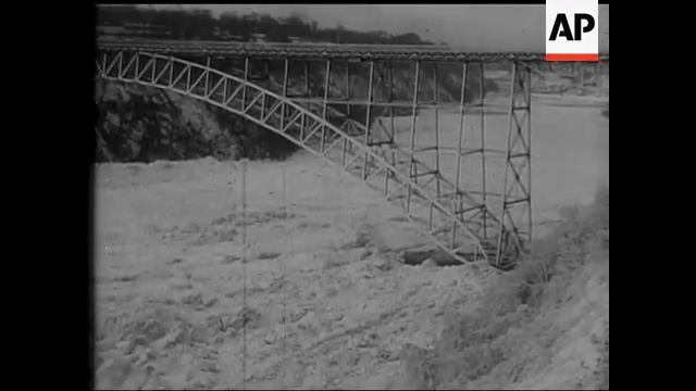 Niagara Falls Bridge Collapses Under Pressure of Ice 640x360 - Оригинал