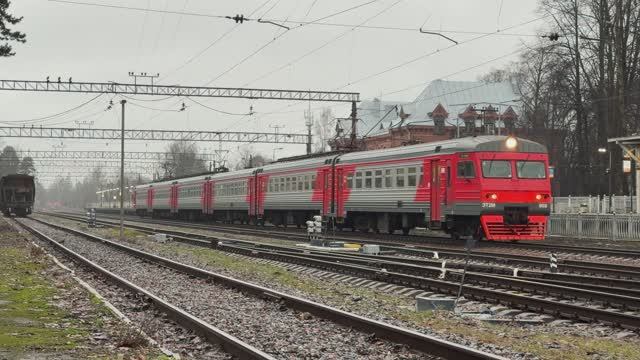 Электропоезд ЭТ2М-069, станция Шувалово