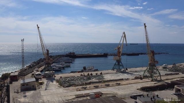 Ялтинский грузовой порт в Отрадном