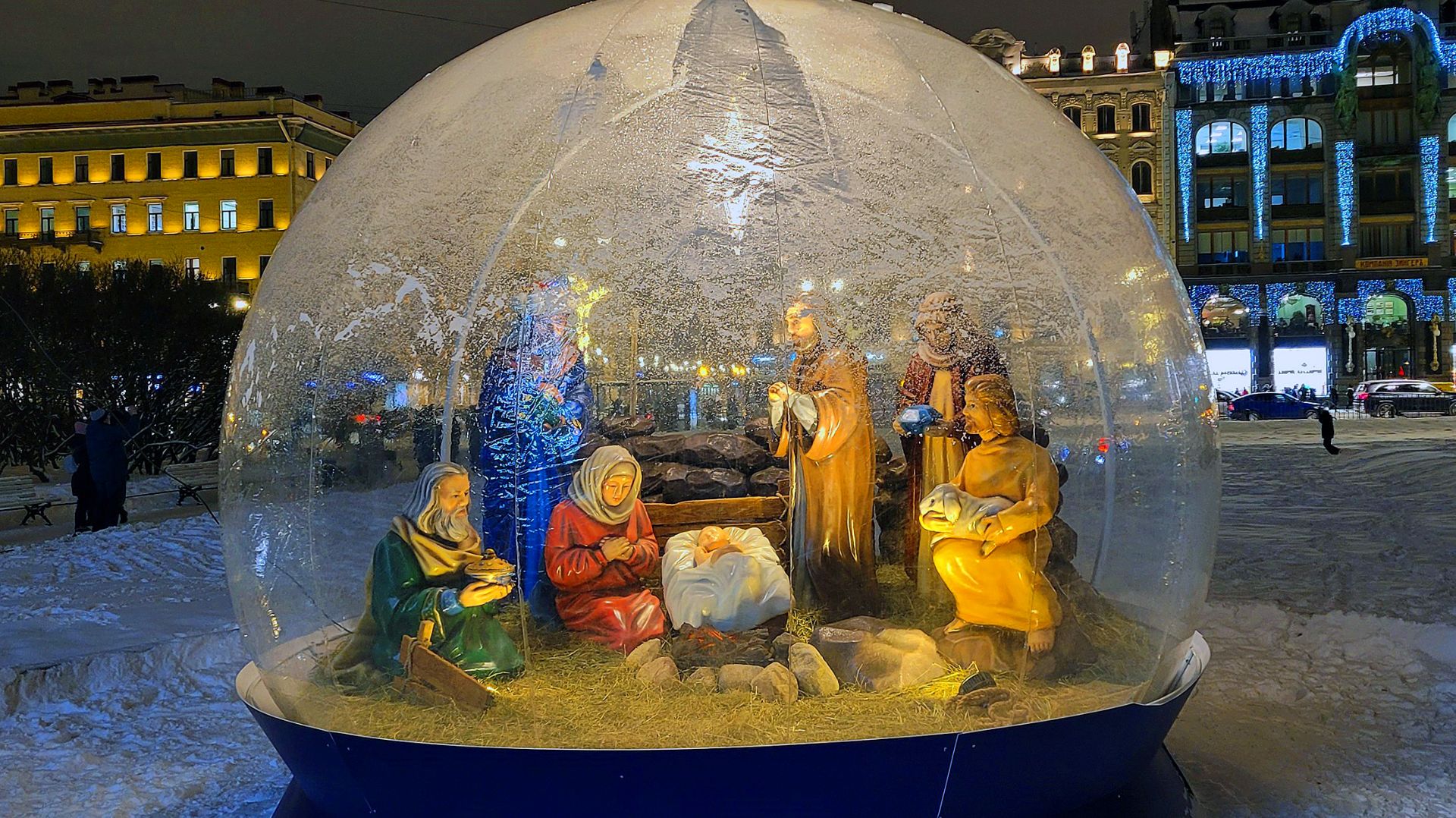 Новогодний Санкт-Петербург: Казанский собор, Рождественский вертеп