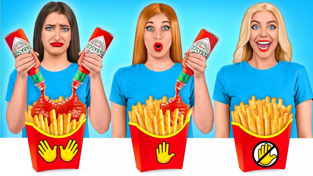 Едим Без рук vs Одной рукой vs Двумя руками Челлендж #1 | Смешные ситуации с едой от Multi DO