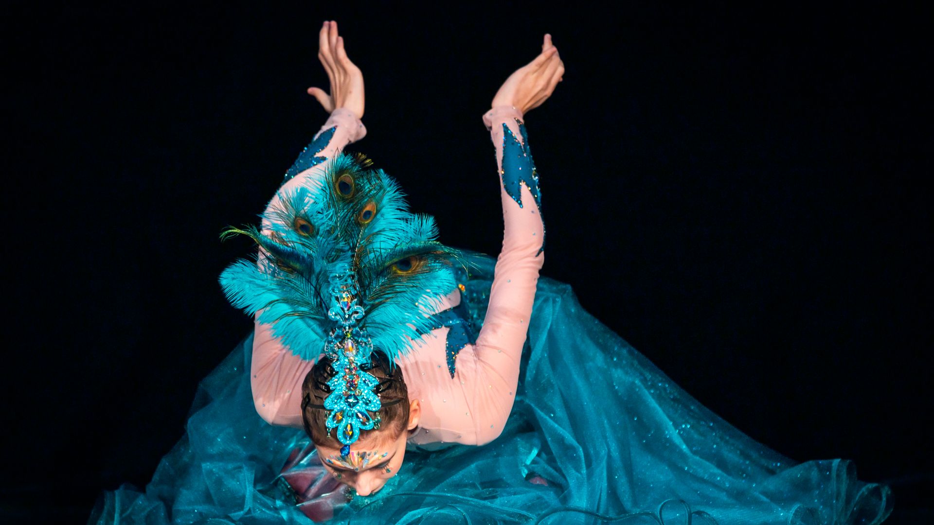 Машкова Любовь: Китайский танец "Душа павлина"