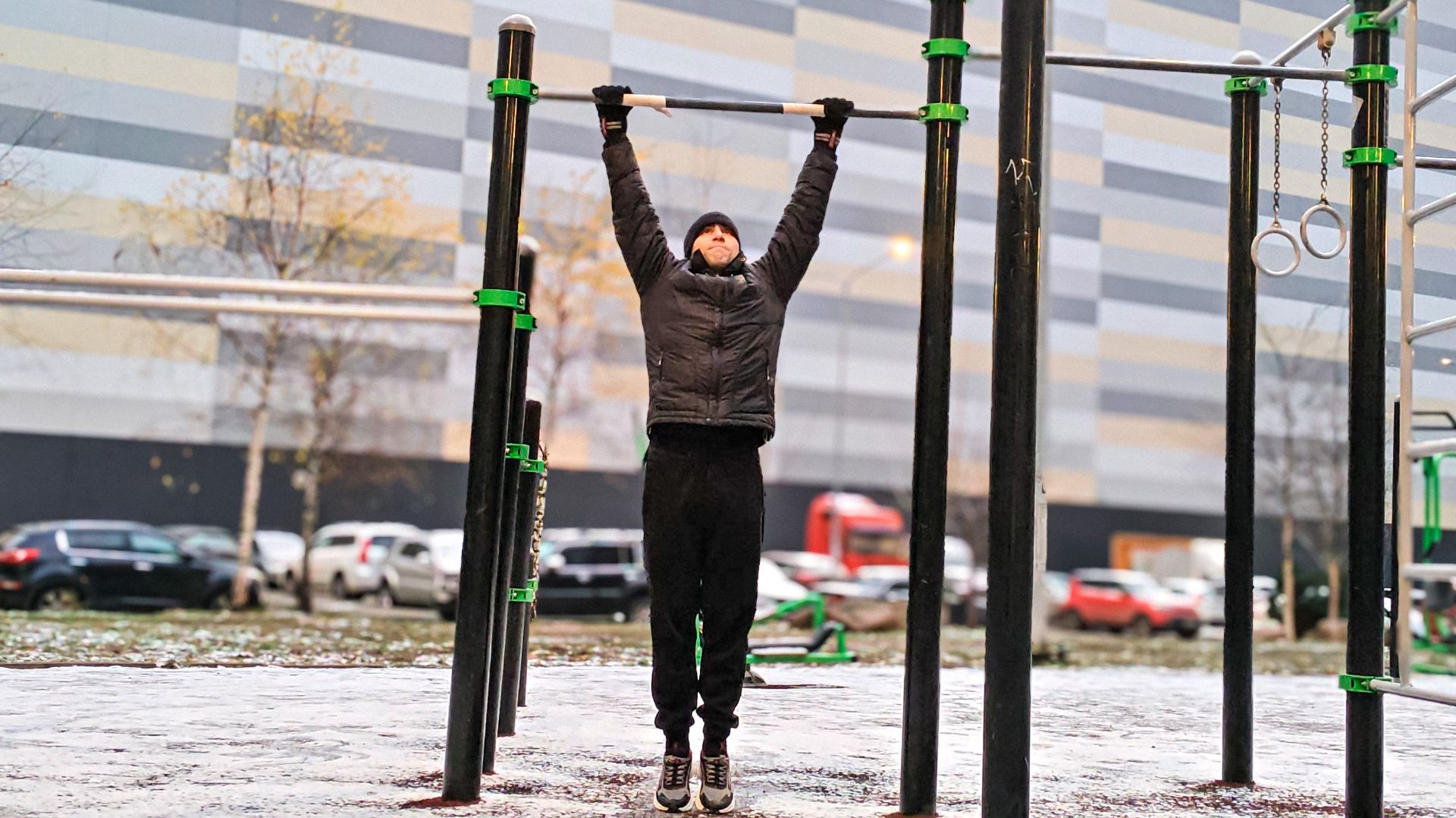 Лестница на турнике в мороз ↑ с +16кг до 10 (100/80) и ↓ от 10 до 0. + 50 Отжиманий на брусьях
