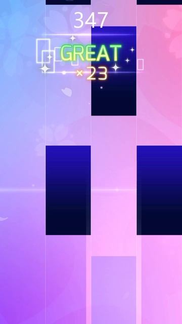 Играю в  "Piano Star" песня "MENTE MÁ"