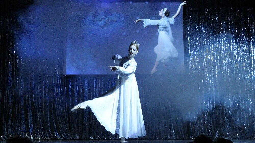 Новогодний спектакль "Снегурочка" МГАТТ "Гжель" при участии арт-проекта "Мир воздушной гимнастики"