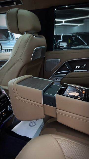 Новое поступление из Германии: Range Rover Autobiography в заказном цвете Belgravia Green