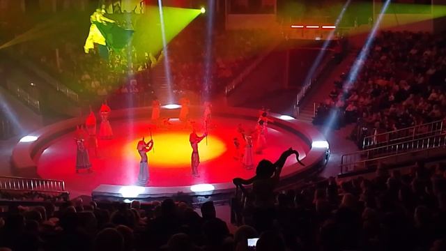 крокодил и удав в цирке Тропик шоу-1001 песенка