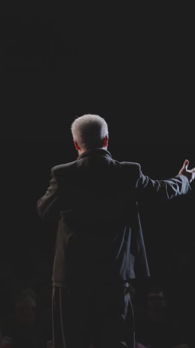 Песни 2025 уверенно шагающие в новую действительность