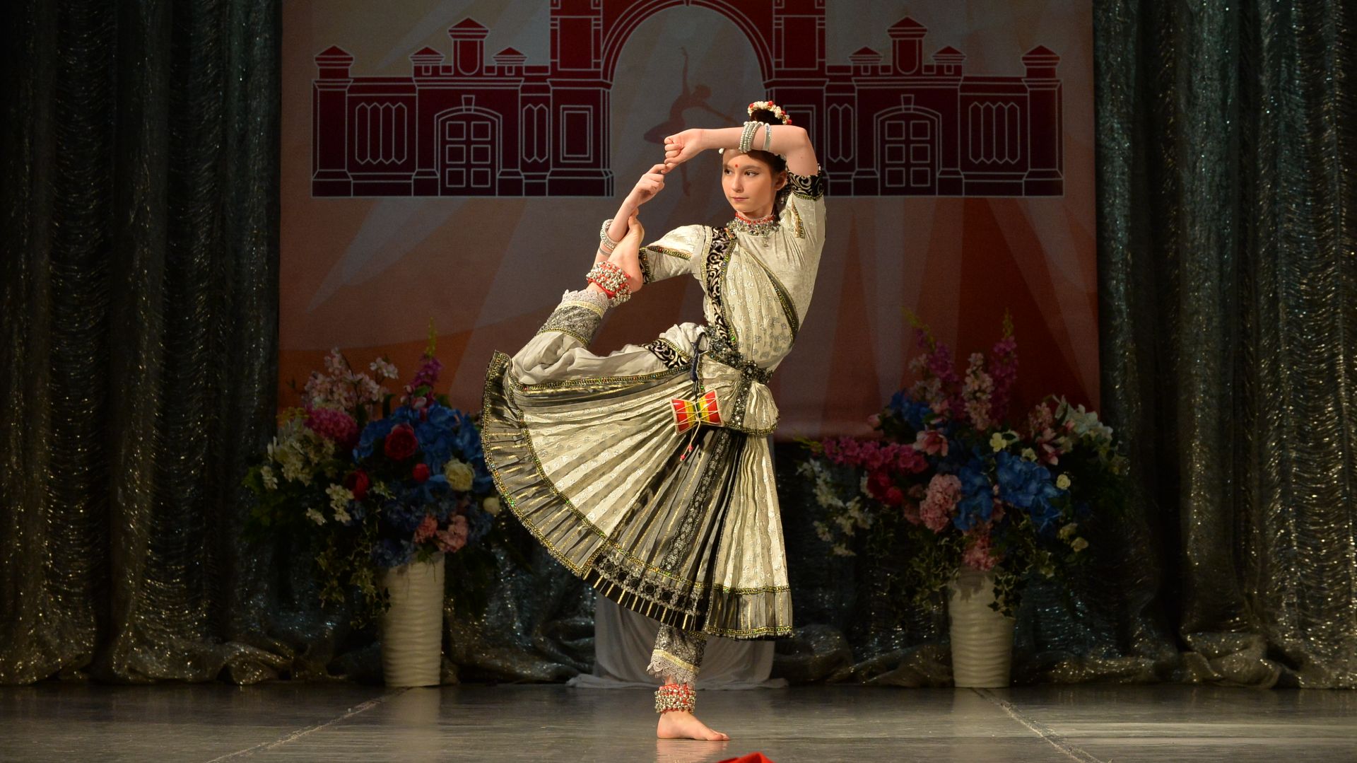 Машкова Любовь: Индийский классический танец "Бхаратнатьям".