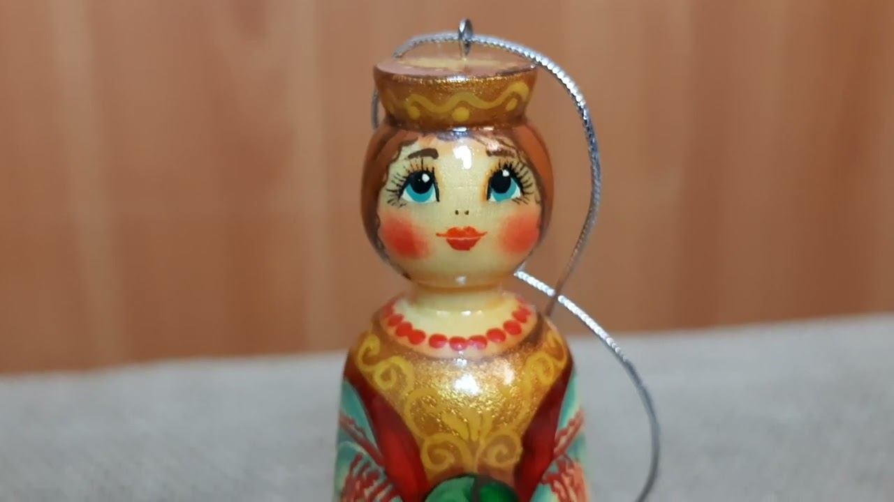 Деревянная кукла фигурка Девушка с яблоком