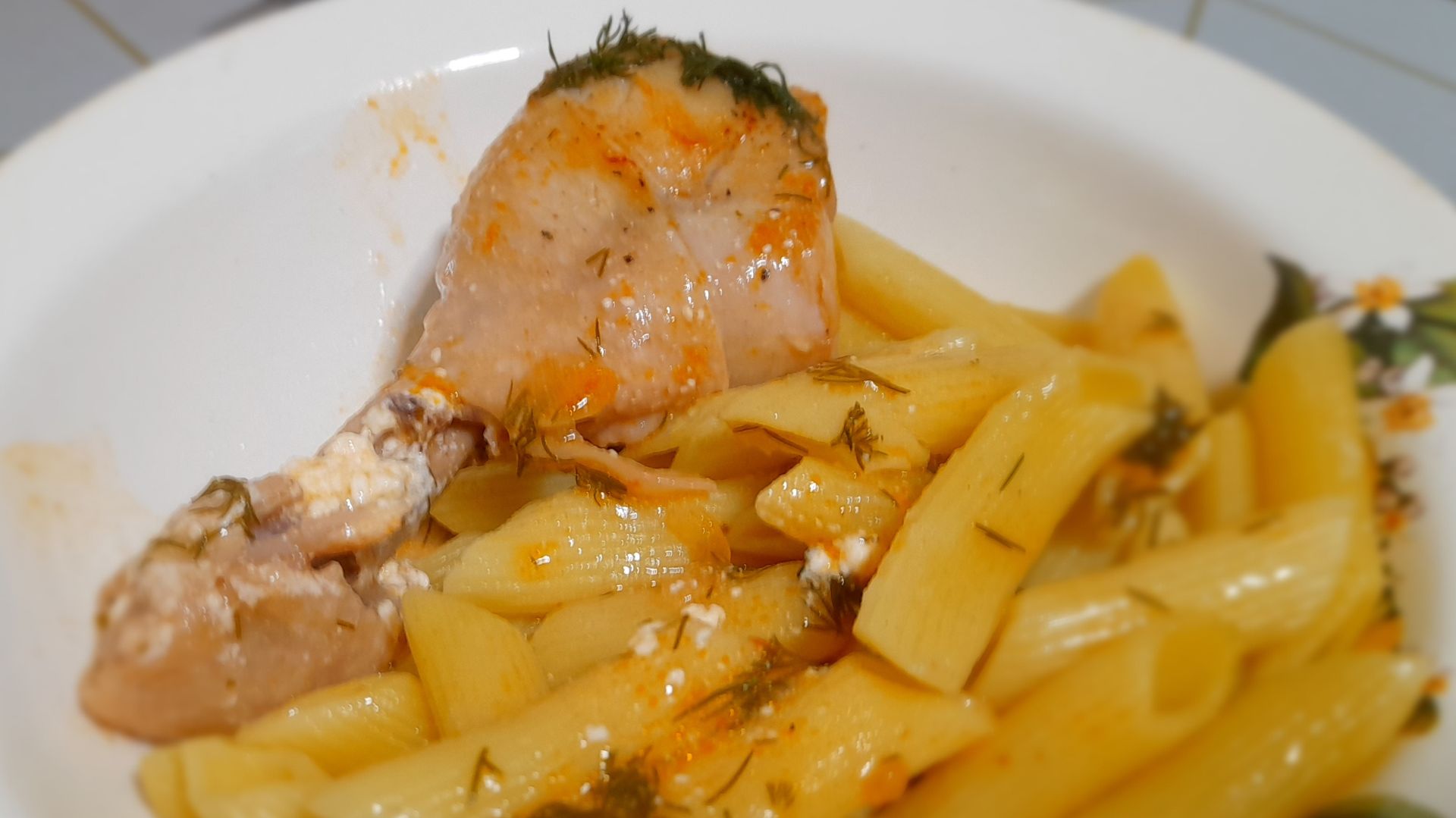 Голени в томатно-сметанном соусе