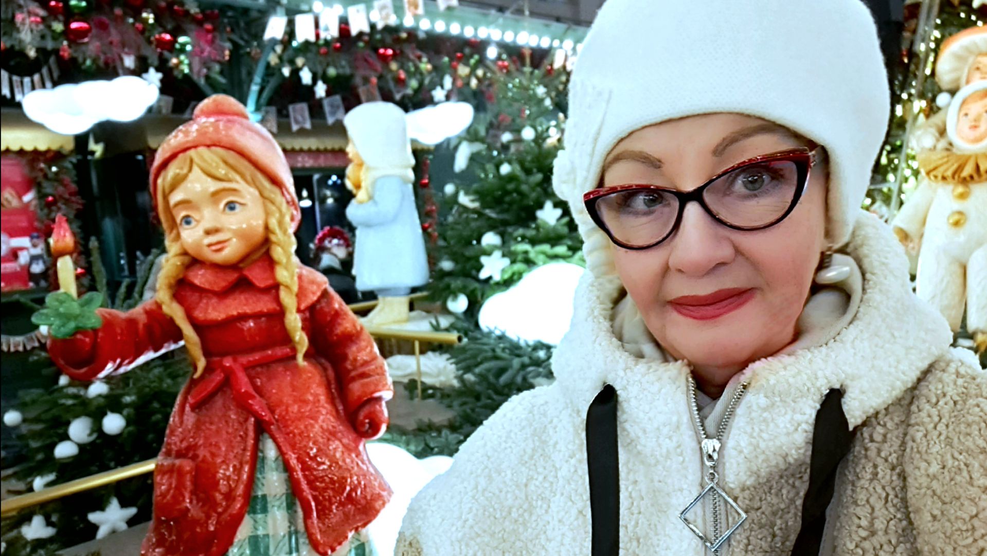 Новый 2026 год на Манежной площади в Москве. Ретро-игрушки, ретро-ёлка и атмосфера прошлого столетия