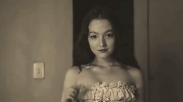 Винтажный корсет и дамский пистолет. AI-фантазия в духе 90-х, чем-то «Ласковый май» напоминает.