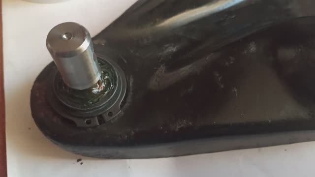 ЗАМЕНА ШАРОВЫХ в Nissan Almera G15 (LADA Largus, Renault Logan) во ДВОРЕ (без ПОДЪЕМНИКА и ЯМЫ)