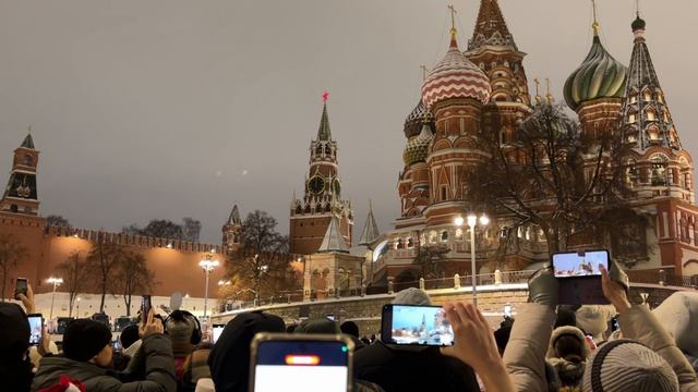 Бой новогодних курантов с Кремлевской набережной.