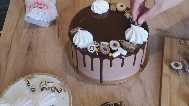 Украшение торта конфетами Оформление торта