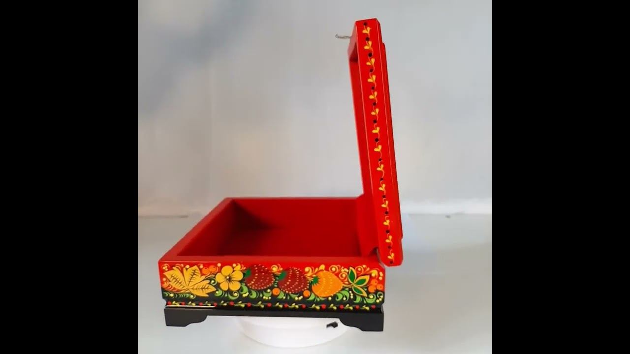 Шкатулки Хохлома Клубничный сад 17 х 17 см