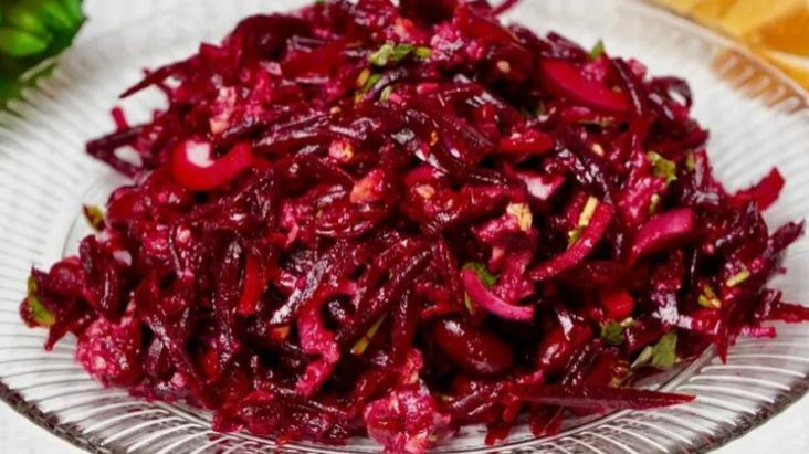 Салат из свеклы вкусная закуска.