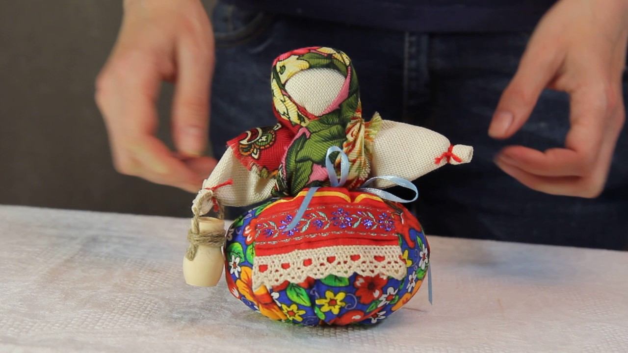 Оберег Травница с кувшином / www.artshop-rus.com