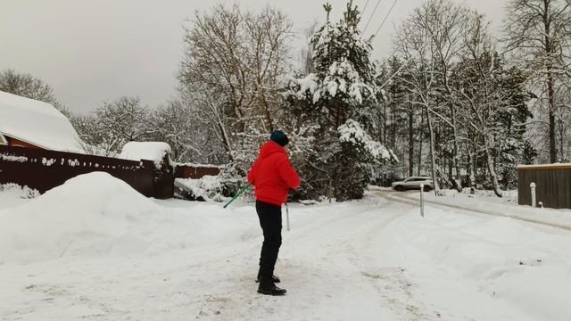 Разминка с трёхсекционным цепом Сань-цзе-гунь в деревне (2)