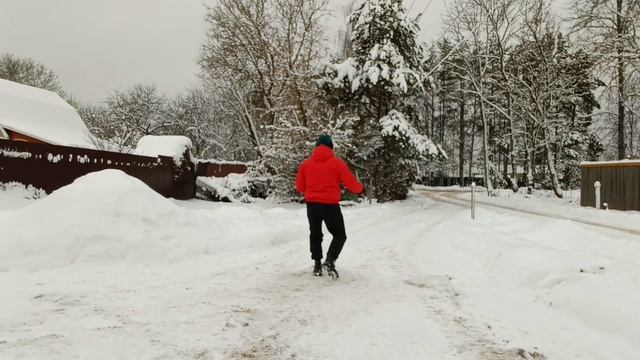 Разминка с трёхсекционным цепом Сань-цзе-гунь в деревне (4)