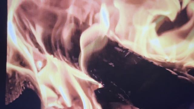 Для сна. Горит огонь. Работает, сам уснул. Найди склейку.