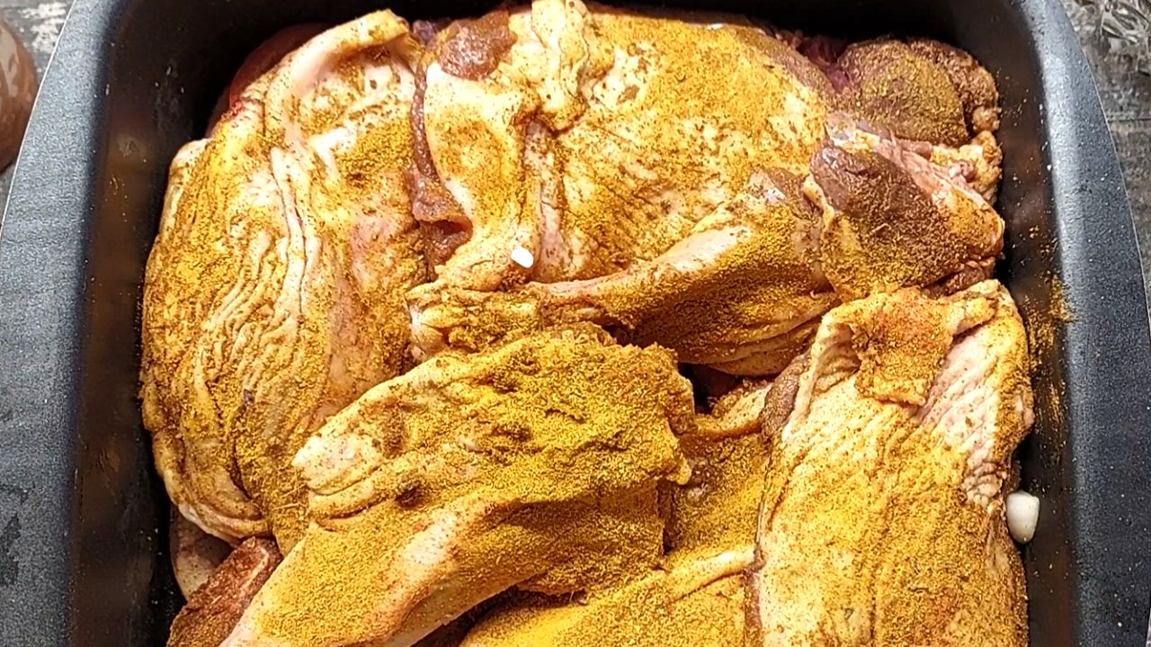 Ароматный гусь с овощами. Замечательное главное блюдо праздничного стола.