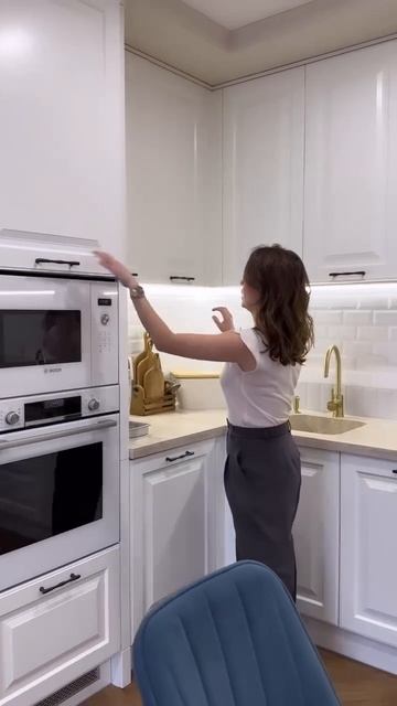 Обзор классической кухни-гостиной с TV-зоной