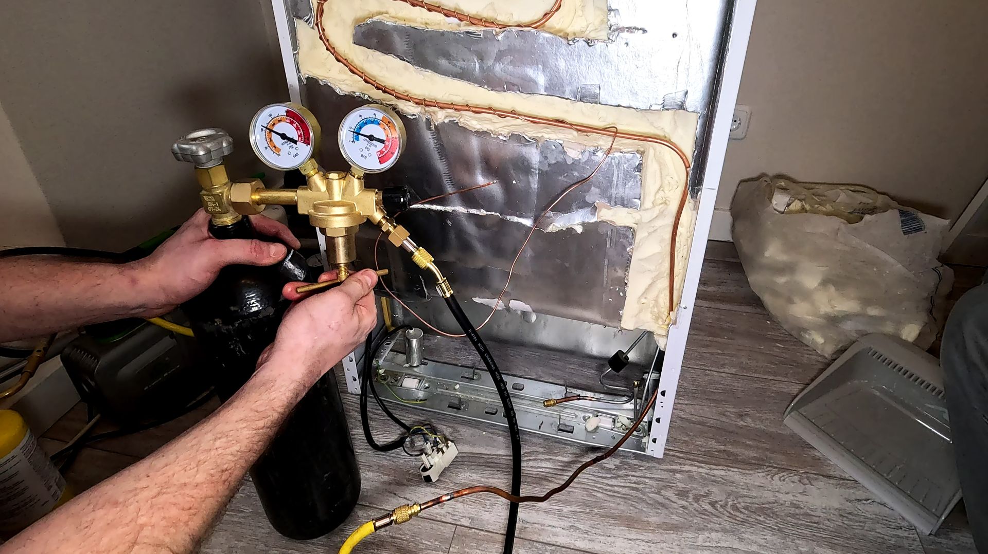 Холодильник Beko. Утечка по обратке.