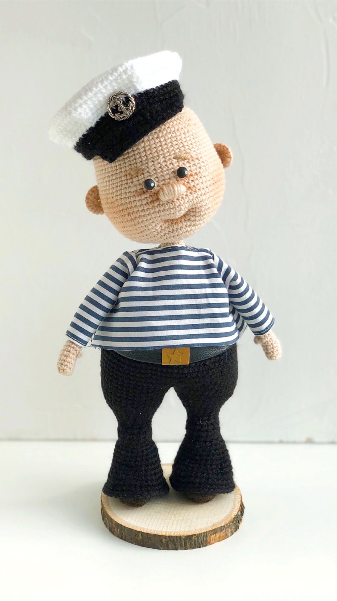 Описание «Морячок Гена»