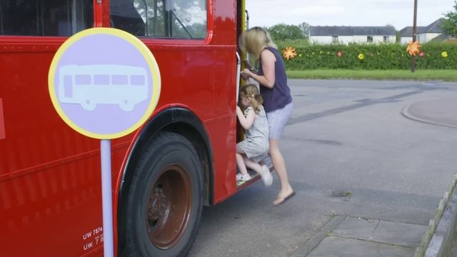 Изучаем звуки транспорта с Ди. 🚨 Учимся различать сирена, гудок, грохот.