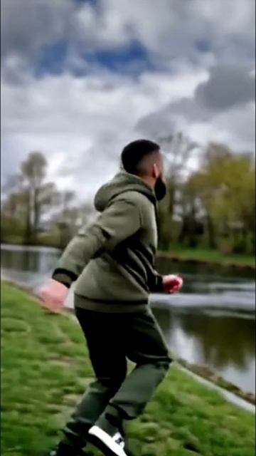 Брат Алик у дома