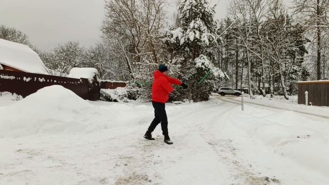 Разминка с трёхсекционным цепом Сань-цзе-гунь в деревне (3)