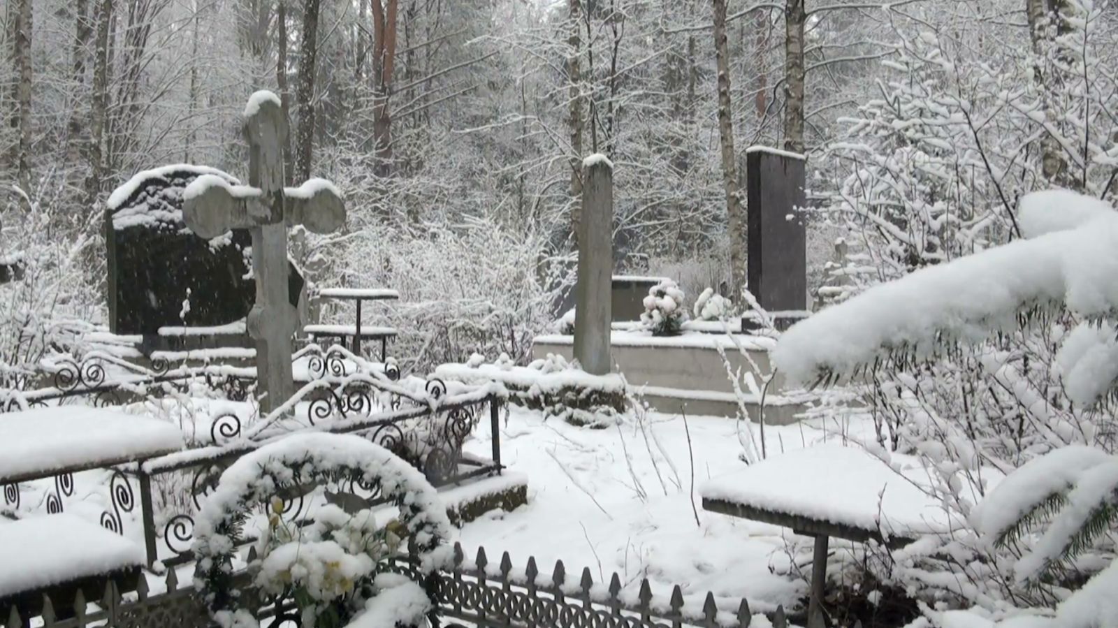 Кладбище под снегом… здесь не страшно, здесь тихо
