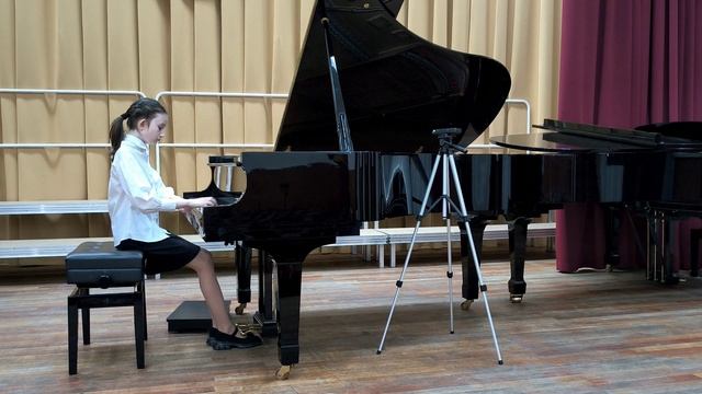 8. Н. Лукомский - «Шутка». Исполняет Гачегова Дарина.