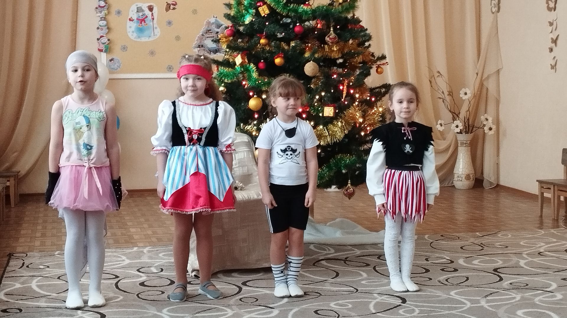 Танец Космических ПИРАТОК на Новогоднем утреннике