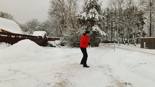 Разминка с трёхсекционным цепом Сань-цзе-гунь в деревне