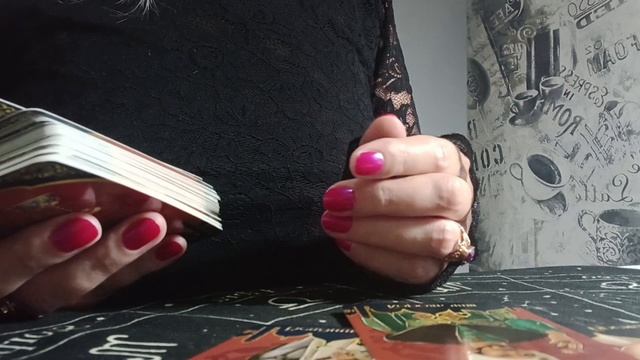 Кто и зачем возвращается в вашу жизнь? Расклад Таро