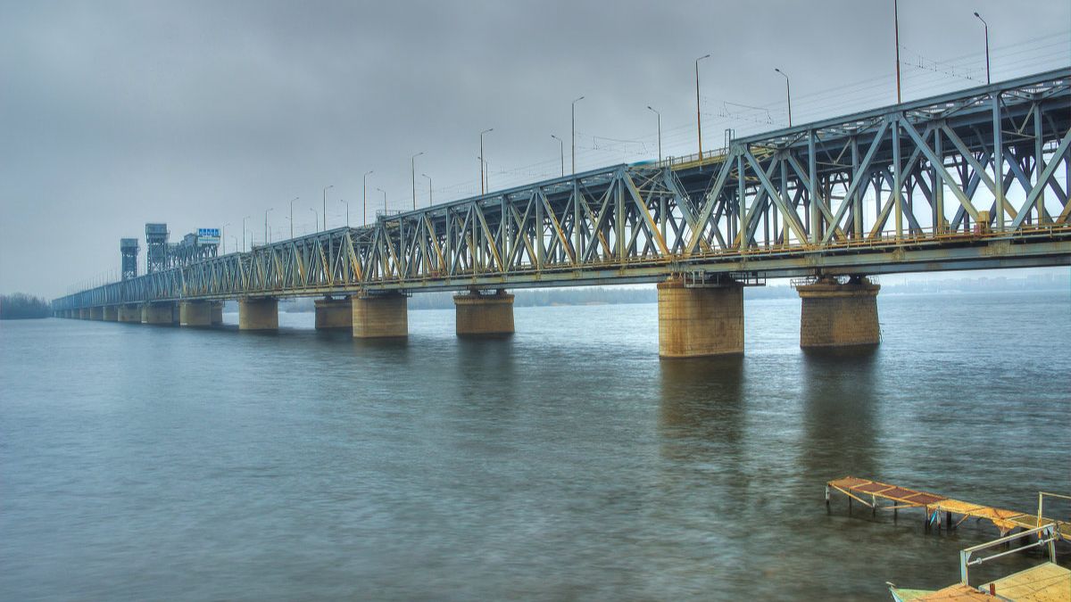 2010. Днепропетровск. Проход через Днепр. Амурский мост