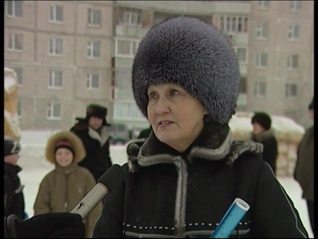 2008 02 08  Мегион   застройка городской площади народ против