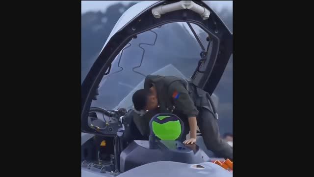 Показательное выступление китайского флагмана J-35 на авиашоу ы Китае - 2024