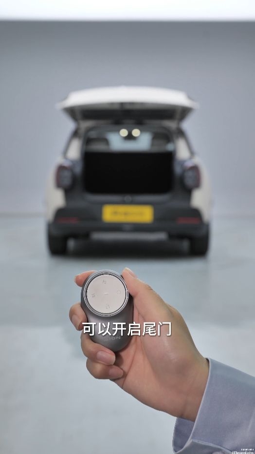 AION UT - Инструкция по использованию и аварийному открыванию задней двери багажника