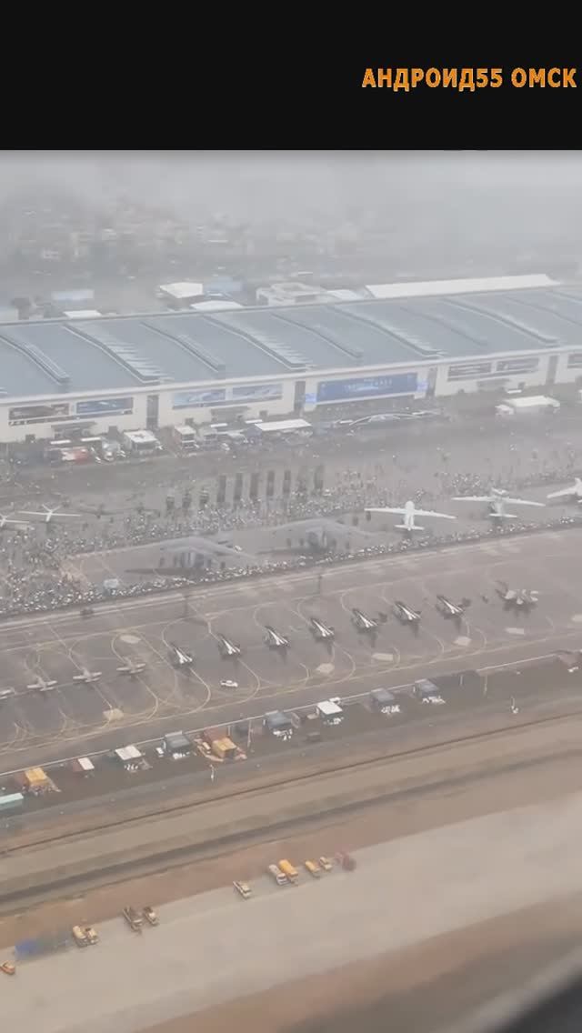 Вид на авиашоу China Airshow - 2024 с самолета
