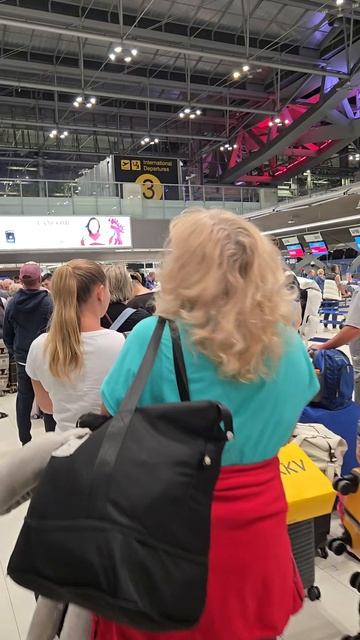 Очередь на стойку регистрации Аэрофлота в Бангкоке