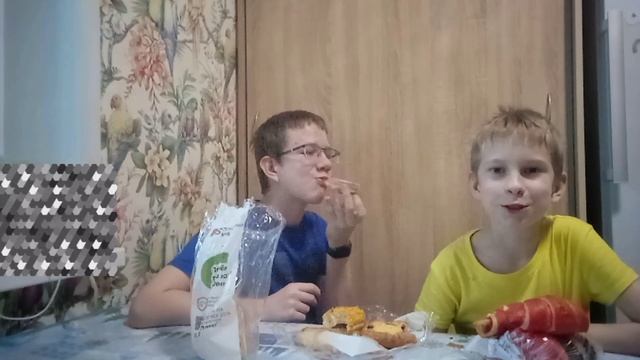 Пробуем выпечку из Пятёрочки (67!)