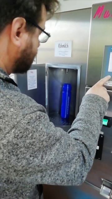 Вместо бензина залил молоко! ⛽️🥛. "Заправка" для людей: Тест молококолонки в Германии