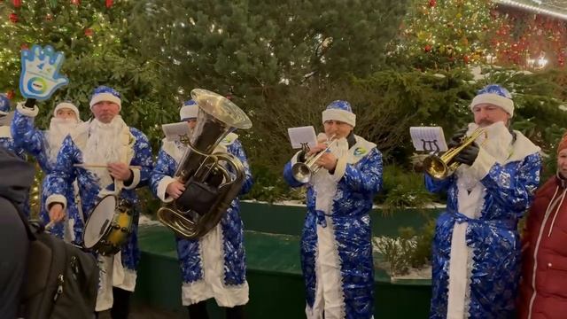 песня "Три белых коня" - исполняет ансамбль Дедов Морозов