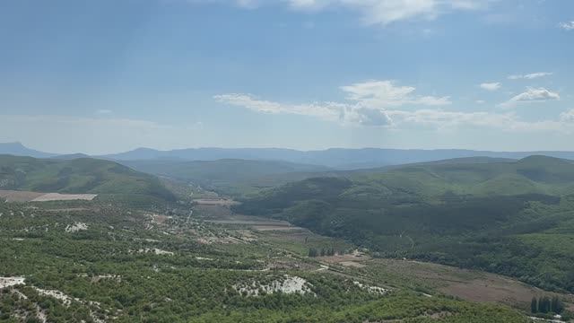 Кыз-Кермен. Вид на долину и горы - 1