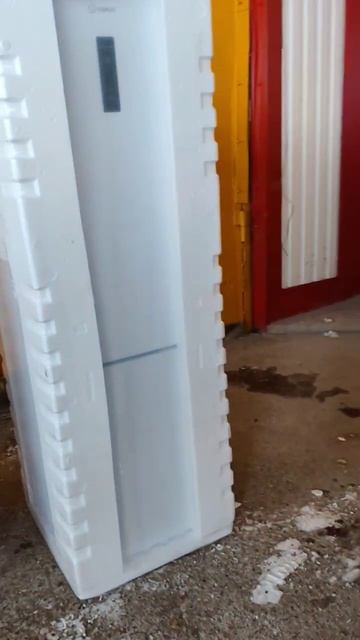 поступление холодильников узких